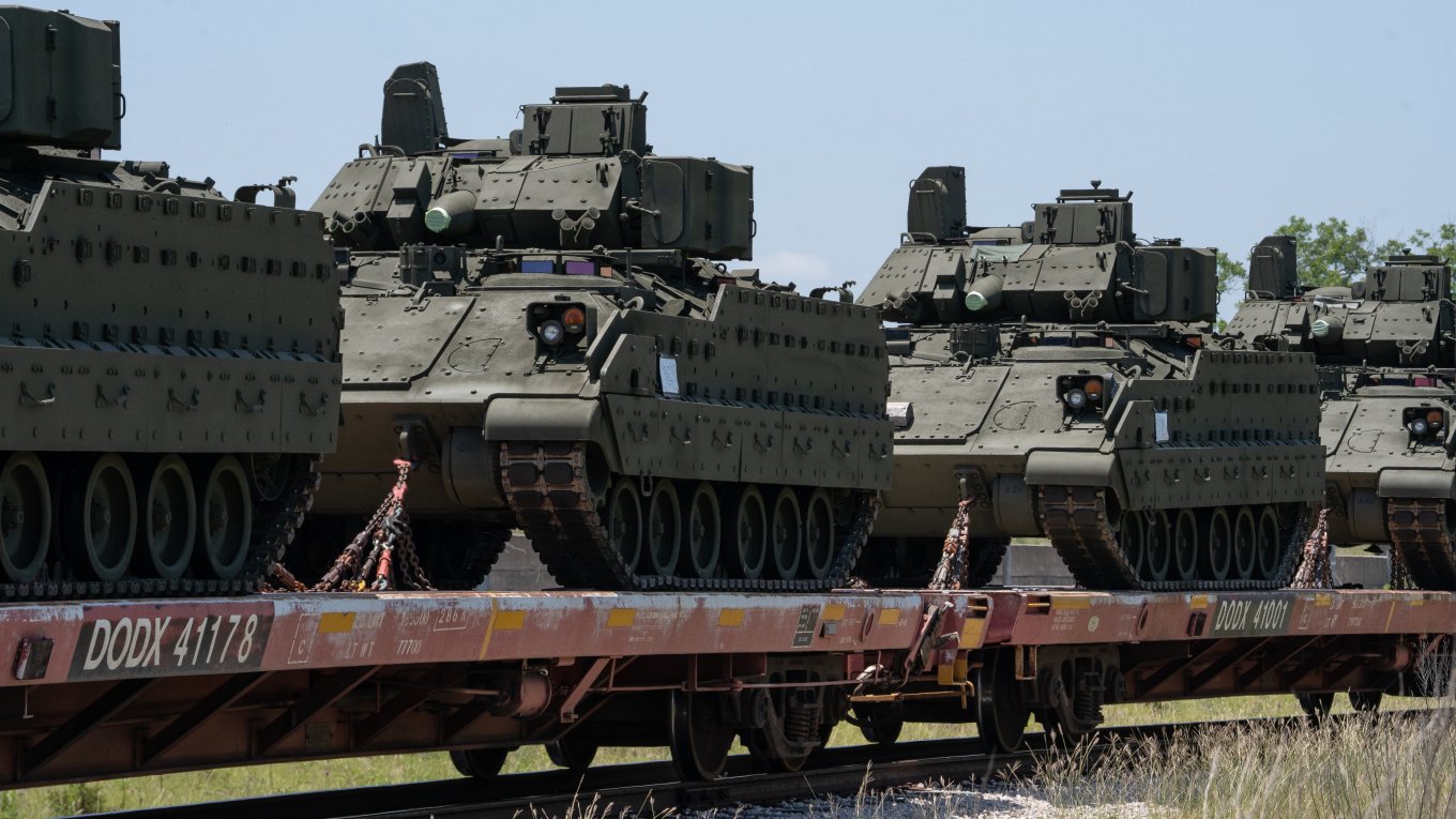 США готують масову "безкоштовну роздачу" старих M109 Paladin, Abrams ...